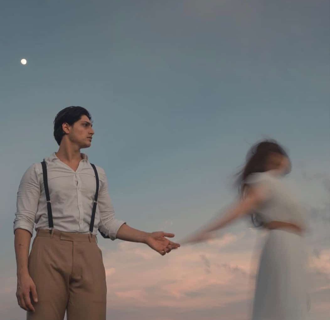 Si un hombre te envía estas señales significa que aún te echa de menos