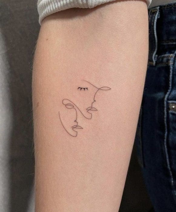 Tatuajes pequeños lineales: 25 ideas originales