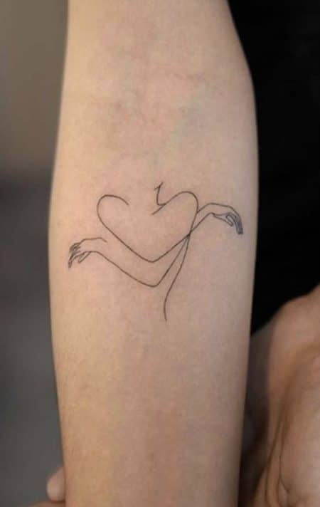 Tatuajes pequeños lineales: 25 ideas originales