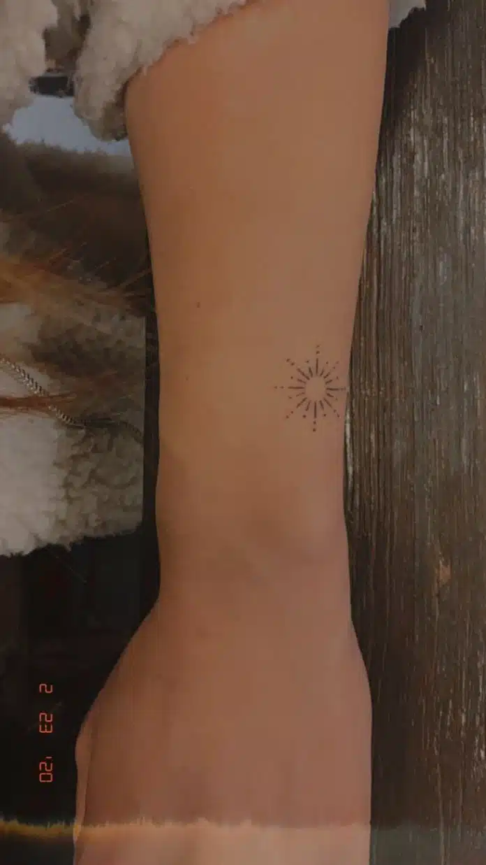 Tatuajes pequeños lineales: 25 ideas originales