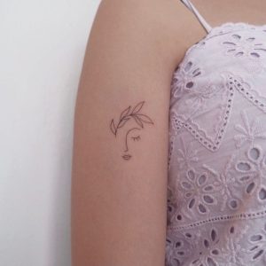 Tatuajes pequeños lineales: 25 ideas originales