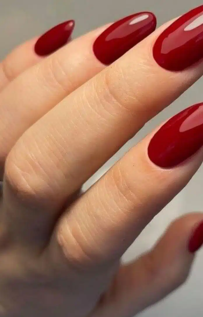 20 diseños de uñas rojas que atraerán las miradas